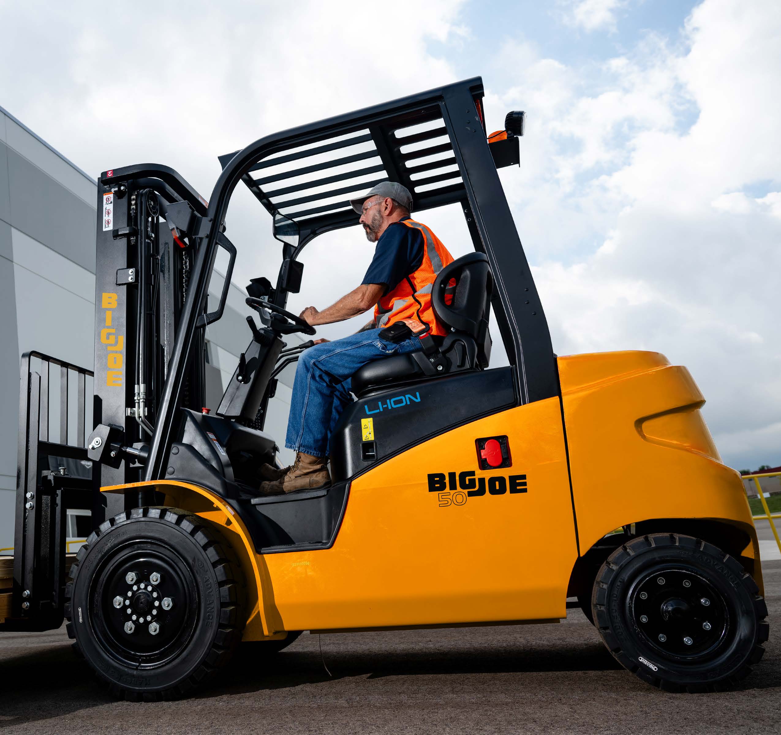 LPE50-70S 5,000-7,000 lb. Capacity Lithium-Ion Pneumatic Forklift