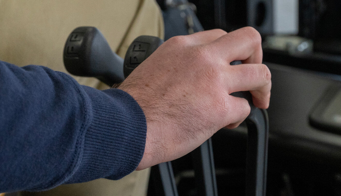 LVE35 3,500 lb. Capacity Integrated Lithium-Ion Three-Wheel Pneumatic ...