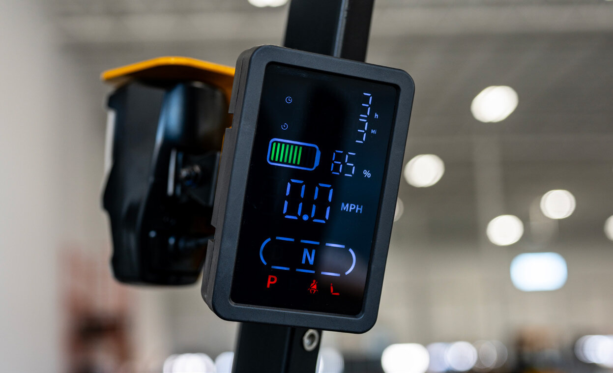 LXE50 5,000 lb. Capacity Integrated Lithium-Ion Four-Wheel Cushion ...